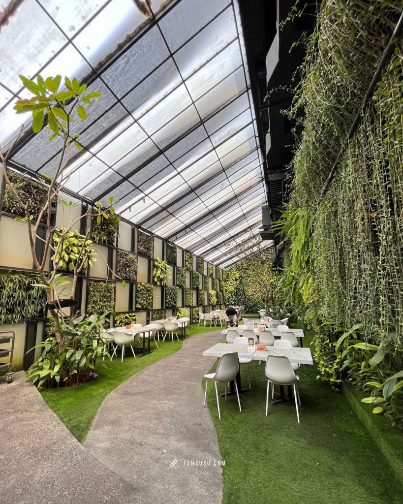 Kalian Wajib Coba Caramel Pudding Kalau ke Michael's Garden Alam Sutera ...